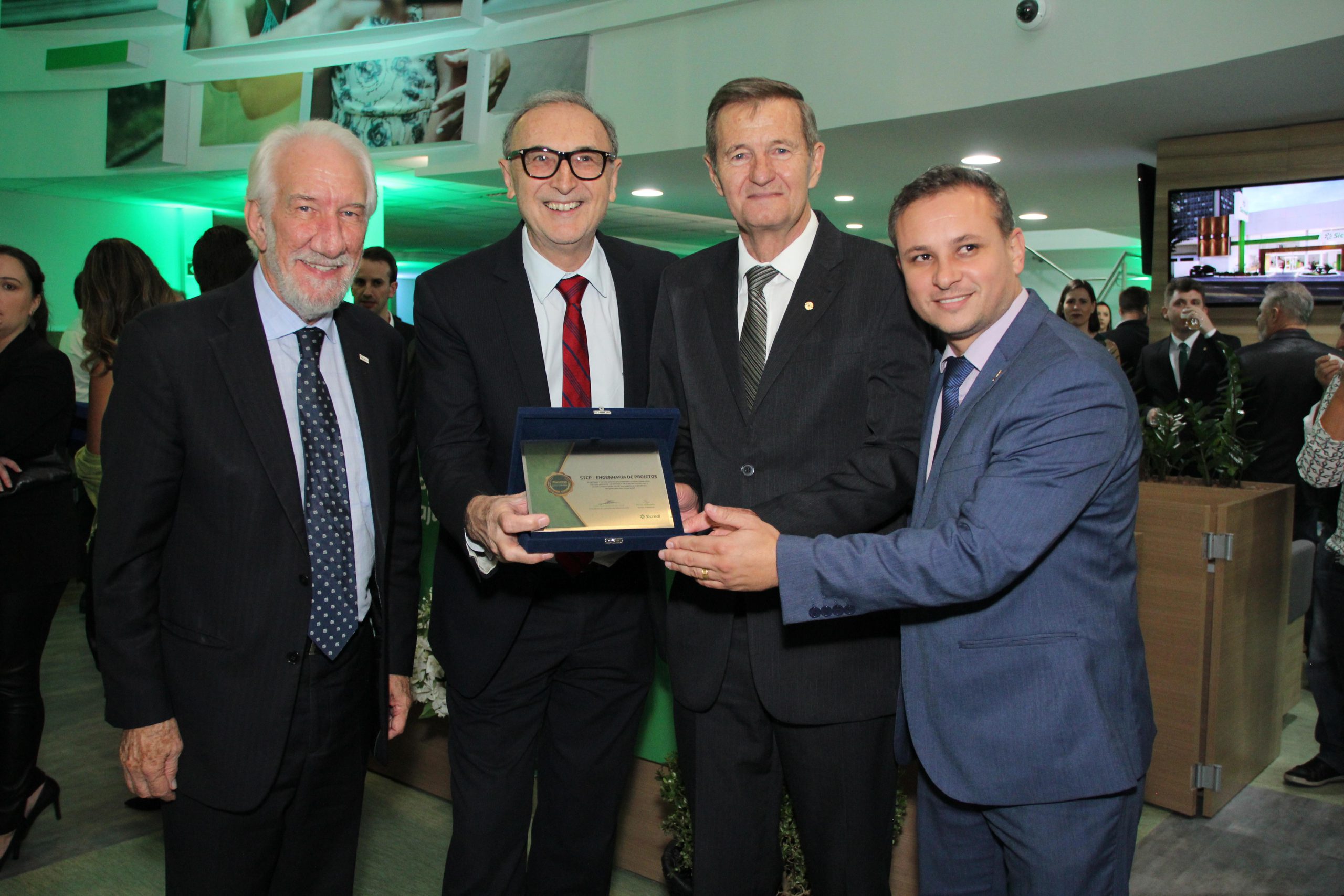 STCP É HOMENAGEADA NO EVENTO DO SICREDI EM CURITIBA - STCP